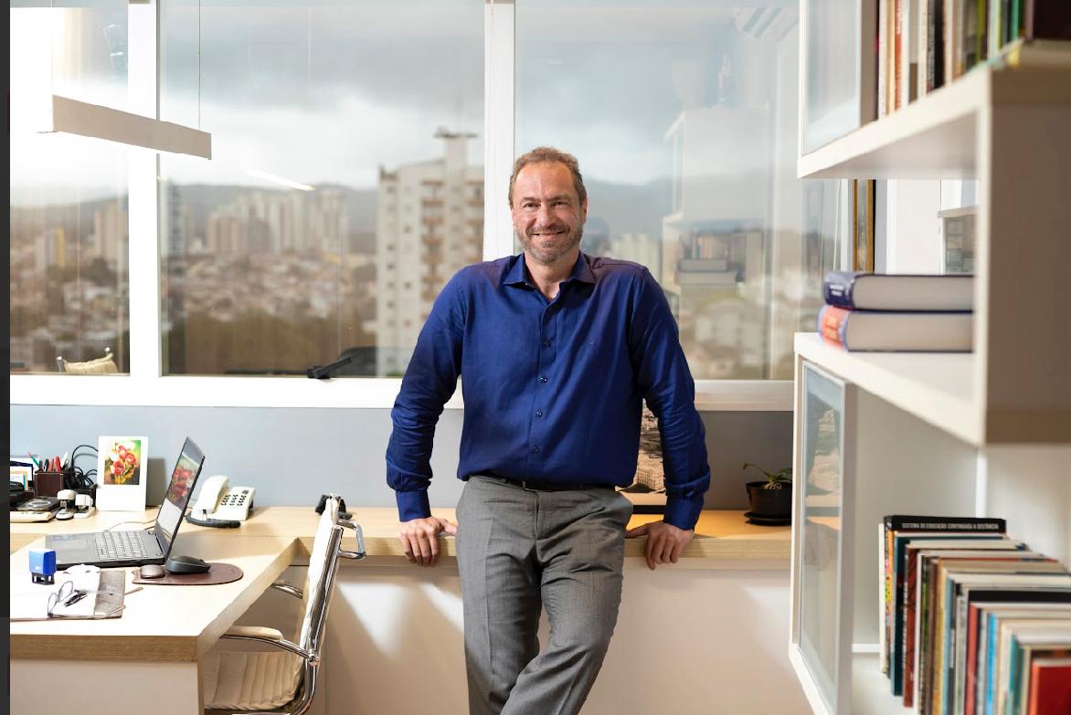 Dr. Douglas Calderoni